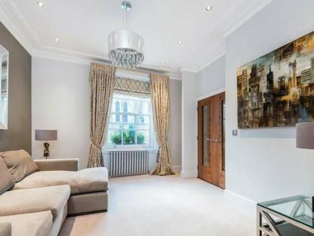 4 bedroom terraced house for rent in Cadogan Street Chelsea London SW3