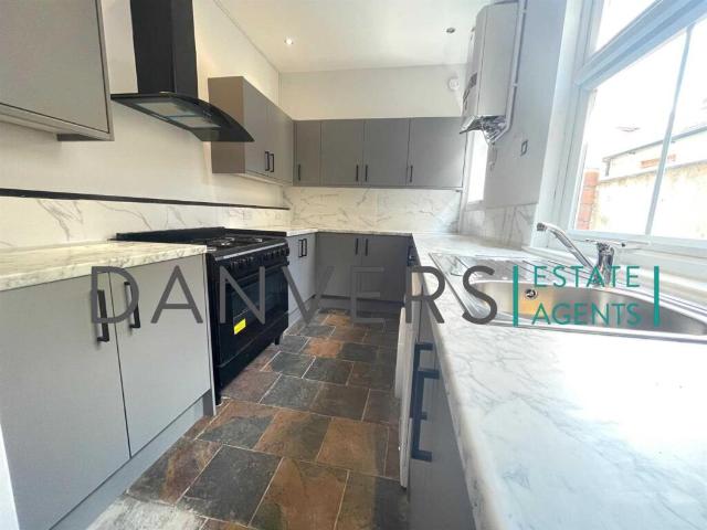 4 bedroom terraced house for rent in Cambridge Street, Leicester, LE3 0JR, LE3