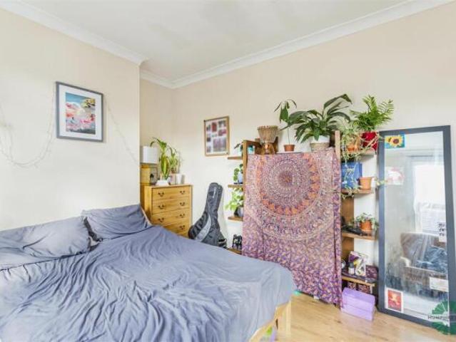 4 bedroom terraced house for rent in Camden Road, E17