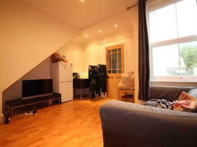 4 bedroom terraced house for rent in Canada Road, Heath, CF14
