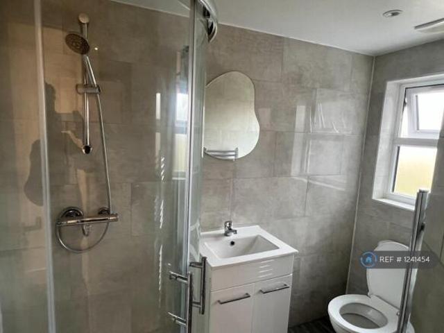 4 bedroom terraced house for rent in Cardiff Road, Watford, WD18