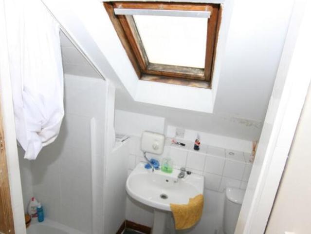 4 bedroom terraced house for rent in Cardigan Gardens, Reading, RG1