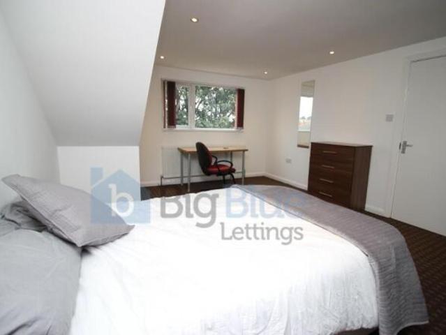 4 bedroom terraced house for rent in Cardigan Lane, Hyde Park, Prime Location, LS6