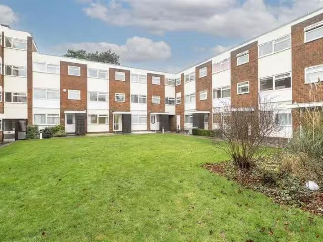 4 bedroom terraced house for rent in Carlton Road, Harpenden.