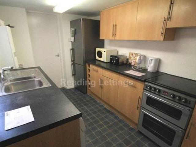 4 bedroom terraced house for rent in Carnarvon Road RG1