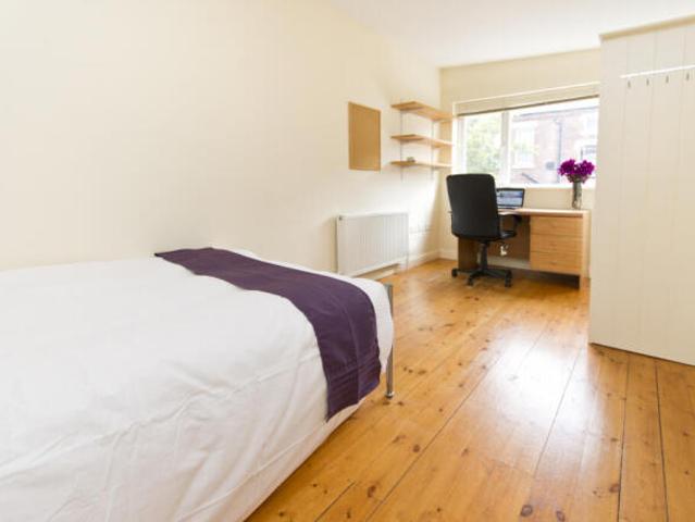 4 bedroom terraced house for rent in Castle Mews, The Park, Nottingham, NG7 1EA, NG7