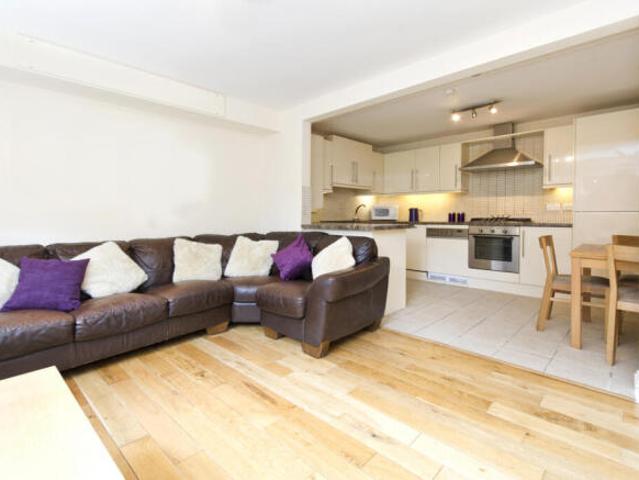 4 bedroom terraced house for rent in Castle Mews, The Park, Nottingham, NG7 1EA, NG7