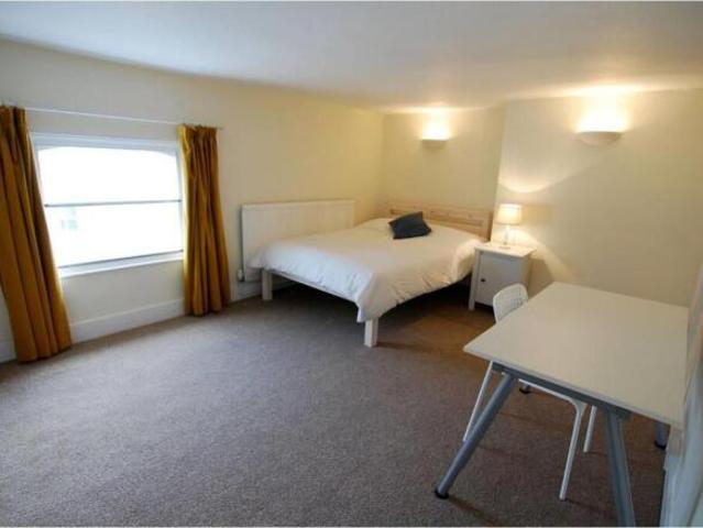4 bedroom terraced house for rent in Castle Street, Canterbury, Kent, CT1