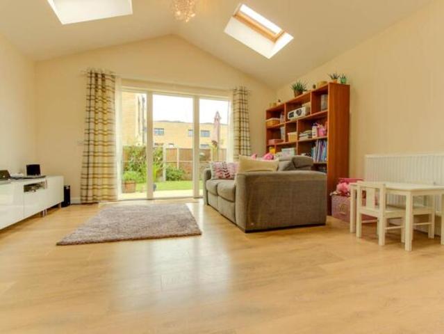 4 bedroom terraced house for rent in Cedar Road, CB2