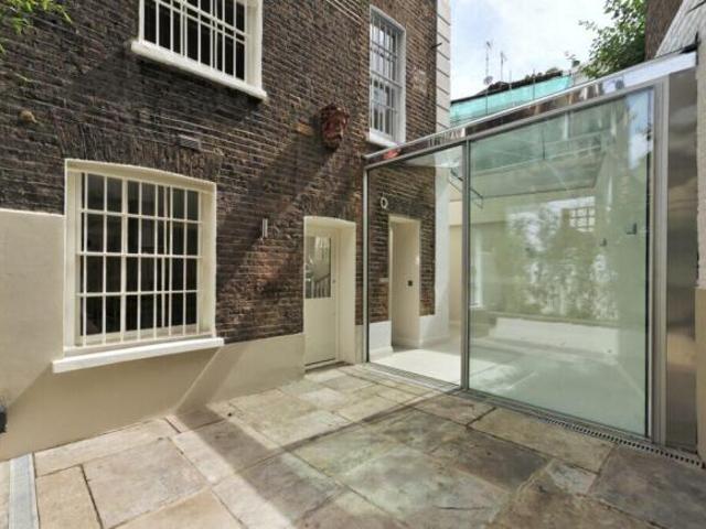 4 bedroom terraced house for rent in Chalcot Crescent, London, NW1