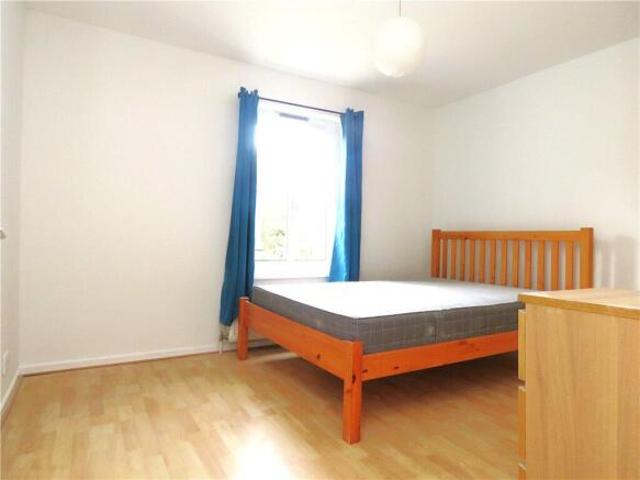 4 bedroom terraced house for rent in Charles Barry Close, London, SW4