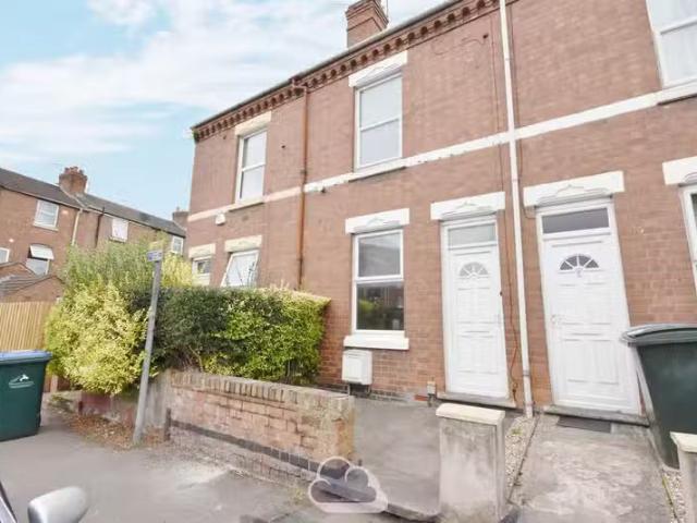 4 bedroom terraced house for rent in Charterhouse Road, Covent.