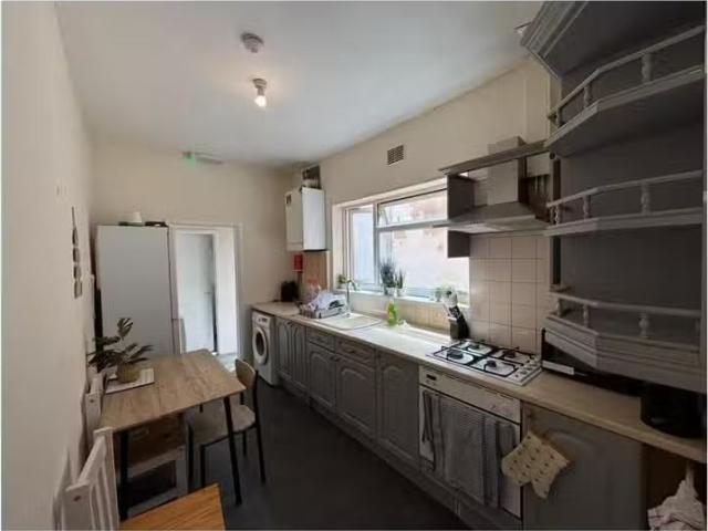4 bedroom terraced house for rent in Cheshire Road, Smethwick.