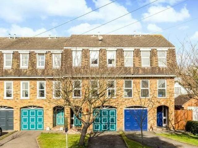 4 bedroom terraced house for rent in Chester Road Northwood Middlesex HA6