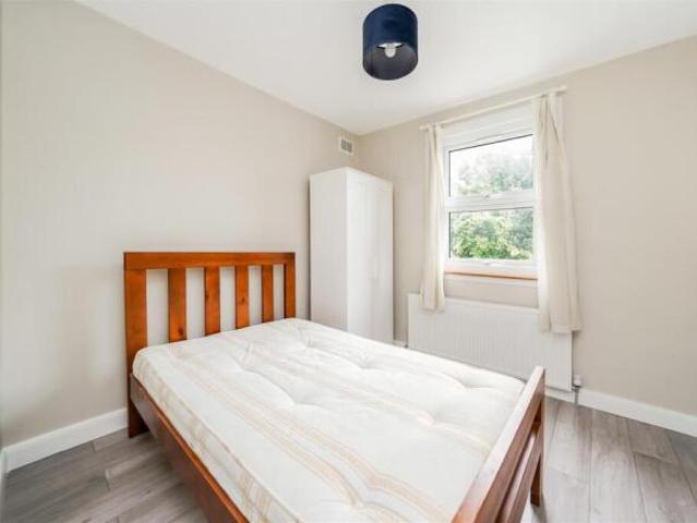4 bedroom terraced house for rent in Chesterfield Gardens, Harringay N4