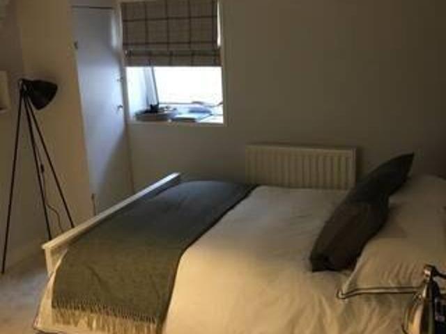 4 bedroom terraced house for rent in Chestnut Road, Guildford, GU1