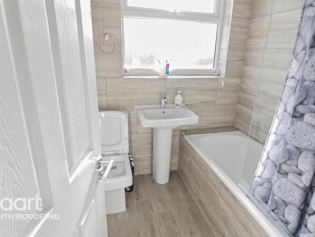 4 bedroom terraced house for rent in Chigwell Road, WOODFORD GREEN, IG8