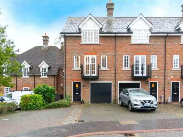 4 bedroom terraced house for rent in Chime Square, St Peters S.