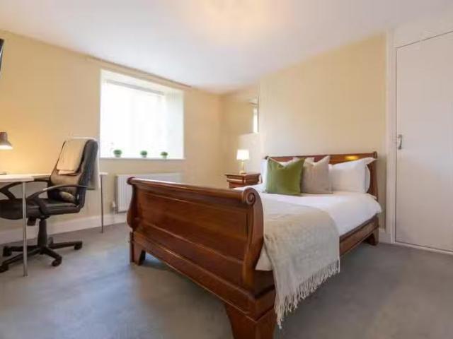 4 bedroom terraced house for rent in City Bank Road, Cirencest.