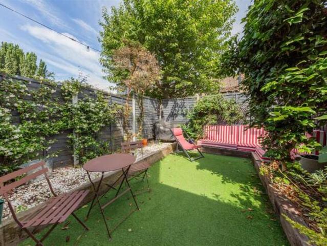 4 bedroom terraced house for rent in Clacton Road, Walthamstow, E17