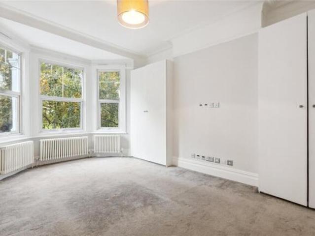 4 bedroom terraced house for rent in Clapham Common West Side, London, SW4