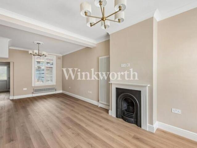 4 bedroom terraced house for rent in Clarendon Road, London, N15
