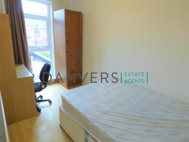 4 bedroom terraced house for rent in Clarendon Street, Leicester, LE2