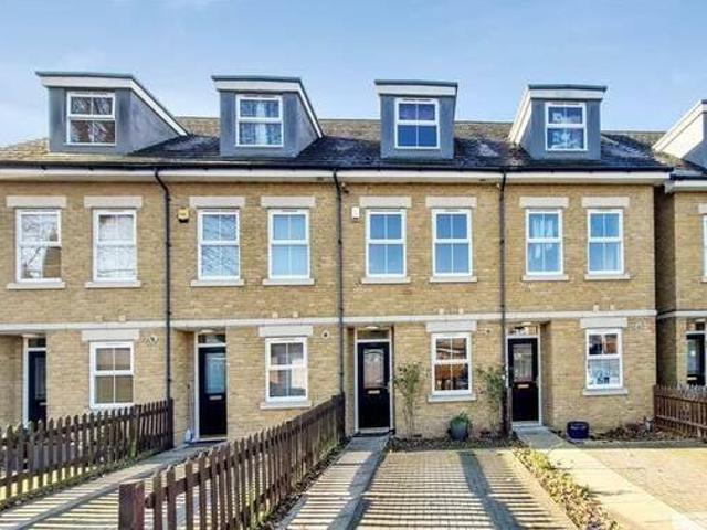 4 bedroom terraced house for rent in Clay Lane Kenton HA3