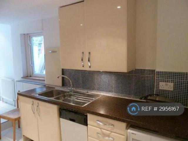 4 bedroom terraced house for rent in Clifton Rise, New Cross, SE14