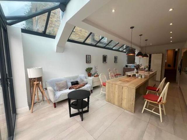 4 bedroom terraced house for rent in Crabtree Lane, London, SW6