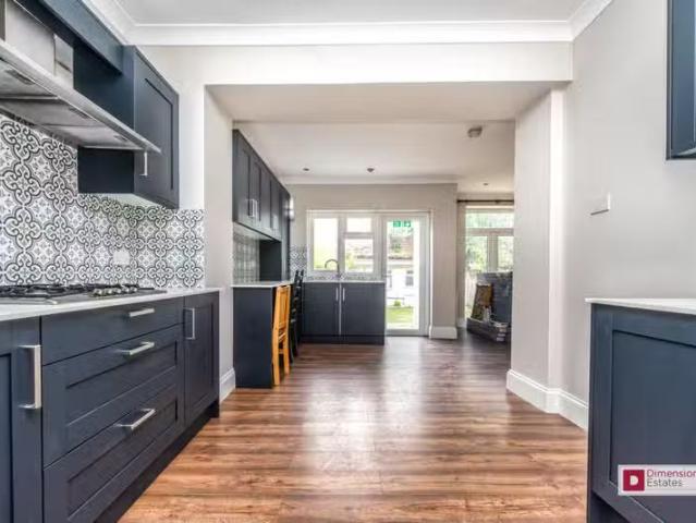 4 bedroom terraced house for rent in Cranbrook Rise, Ilford, R.