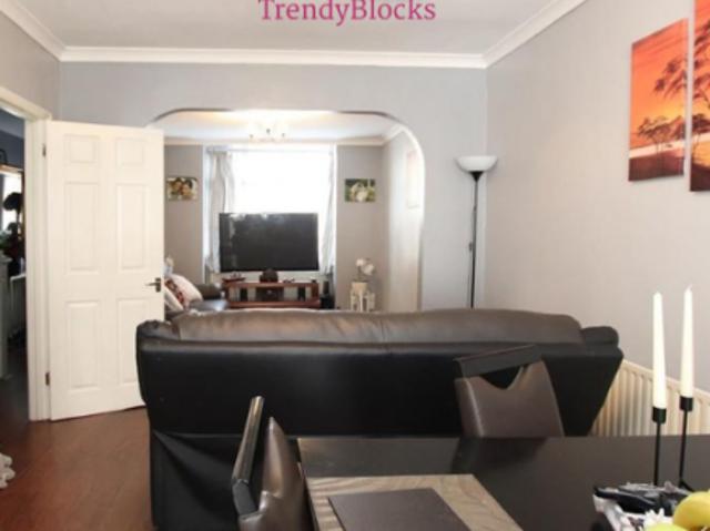 4 bedroom terraced house for rent in Cranford Road, Dartford, Kent, DA1