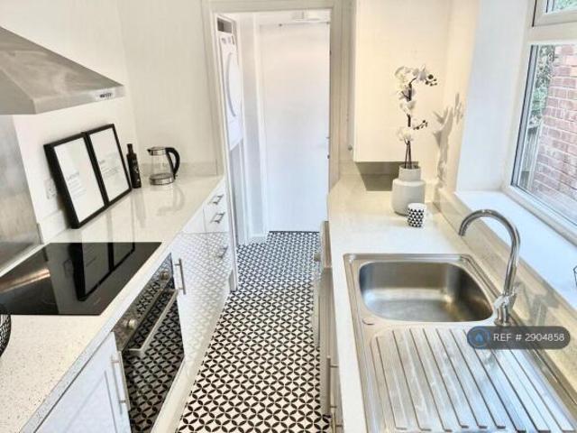 4 bedroom terraced house for rent in Cromwell St Students, Nottingham, NG7