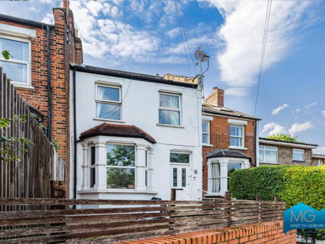 4 bedroom terraced house for rent in Cromwell Road, London, N10