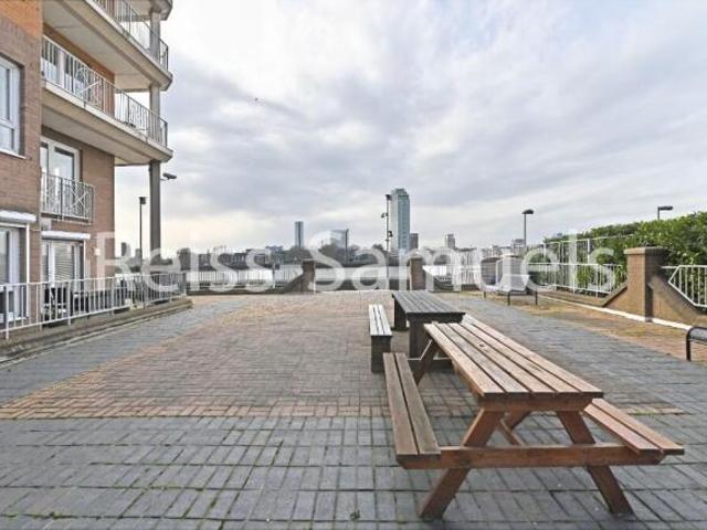 4 bedroom terraced house for rent in Cyclops Mews, London, E14