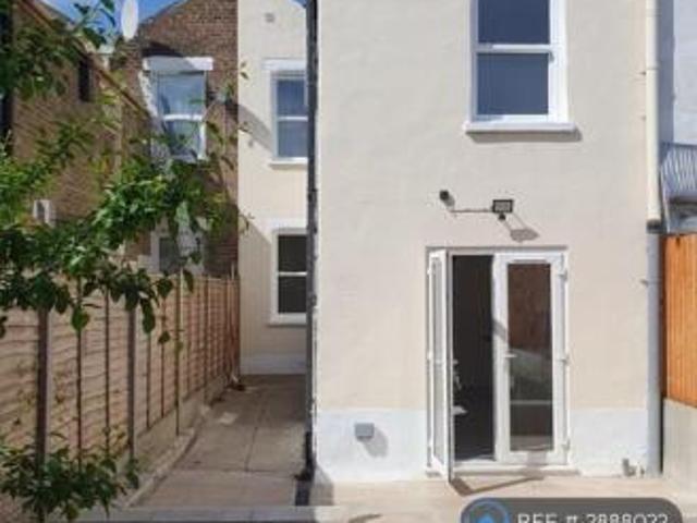 4 bedroom terraced house for rent in Antill Road, London, N15