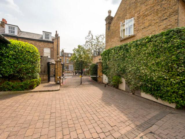 4 bedroom terraced house for rent in Angel Mews, London, SW15, Putney Heath, London, SW15