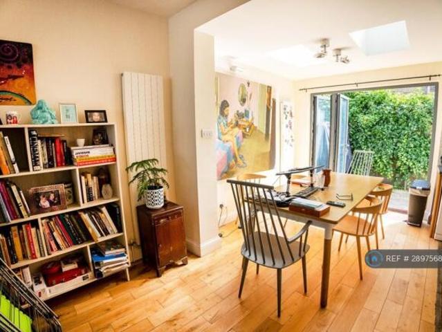 4 bedroom terraced house for rent in Abdale Road, London, W12