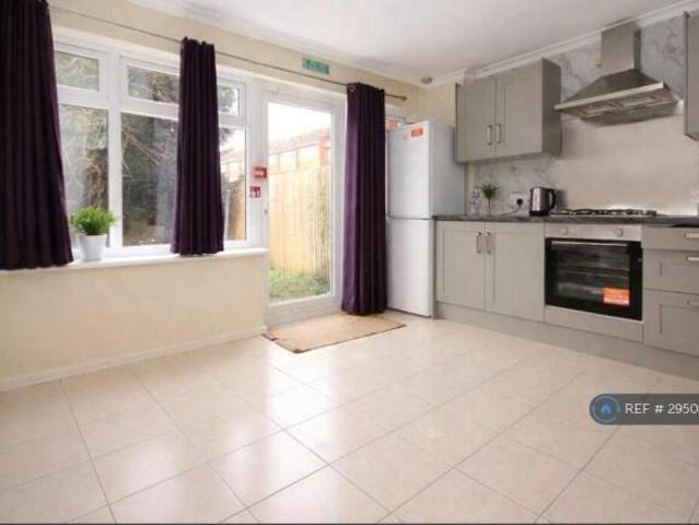 4 bedroom terraced house for rent in Addison Road, London, SE25
