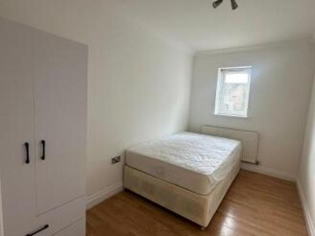 4 bedroom terraced house for rent in Albert Gardens, Luton, LU1