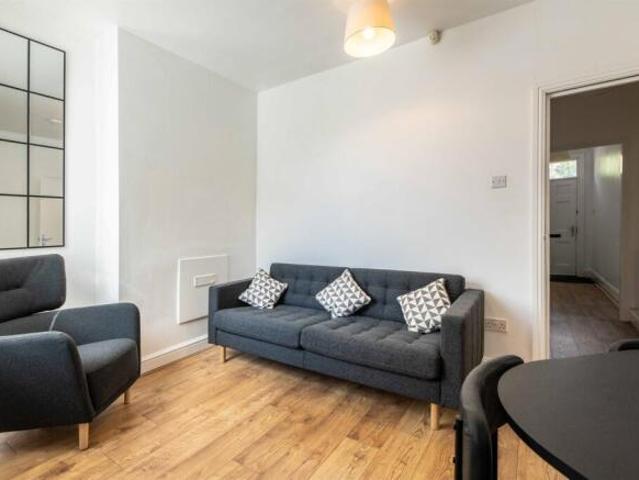 4 bedroom terraced house for rent in Albert Road, Nottingham, NG7 2EX, NG7