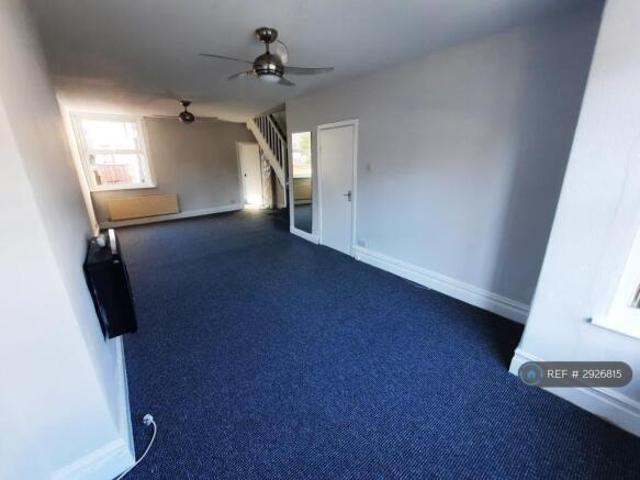 4 bedroom terraced house for rent in Alphonsus Street, Manchester, M16