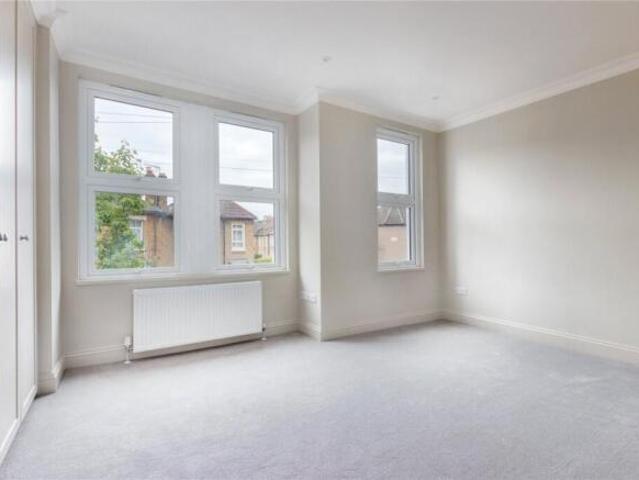 4 bedroom terraced house for rent in Alston Road, London, SW17