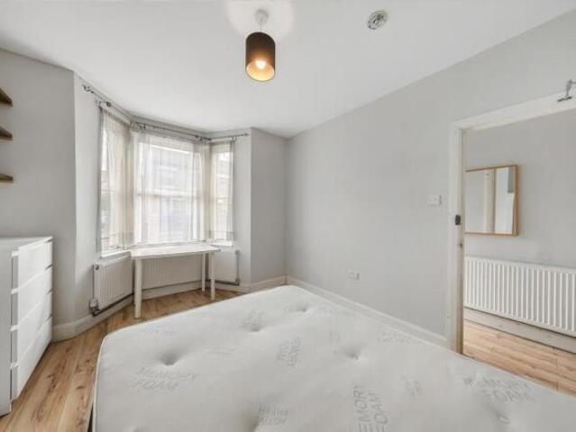 4 bedroom terraced house for rent in Astbury Road, London, SE15