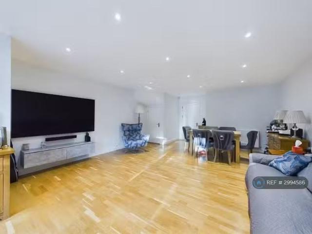 4 bedroom terraced house for rent in Aston Close, Hemel Hempst.