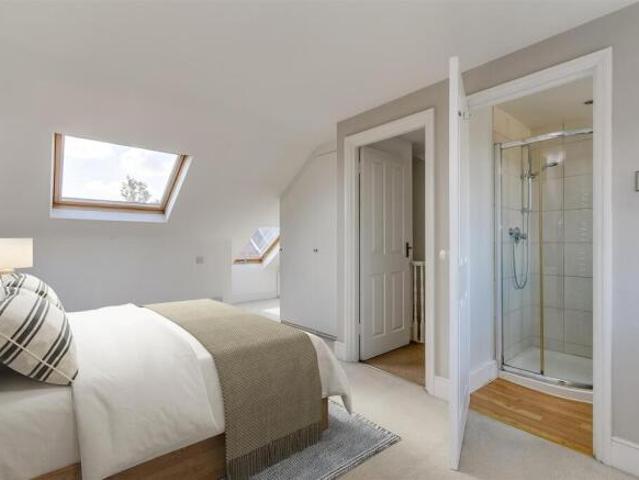 4 bedroom terraced house for rent in Ashen Grove, London, SW19