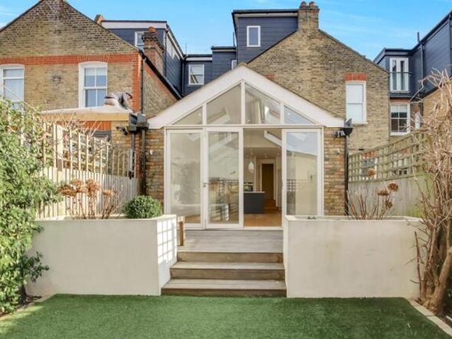 4 bedroom terraced house for rent in Ashen Grove, London, SW19