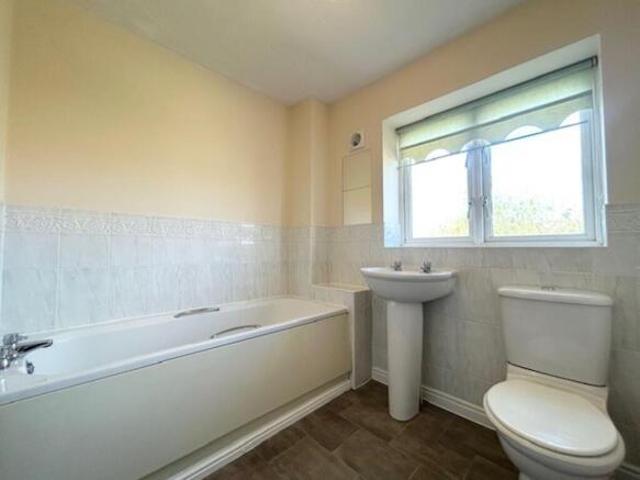 4 bedroom terraced house for rent in Ashford Crescent, Grange Farm, MK8