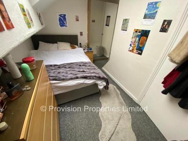 4 bedroom terraced house for rent in Ashville Grove, Hyde Park, Leeds, LS6