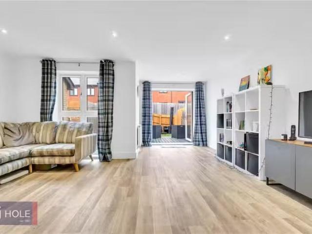 4 bedroom terraced house for rent in Aspen Drive, Bristol, Sou.